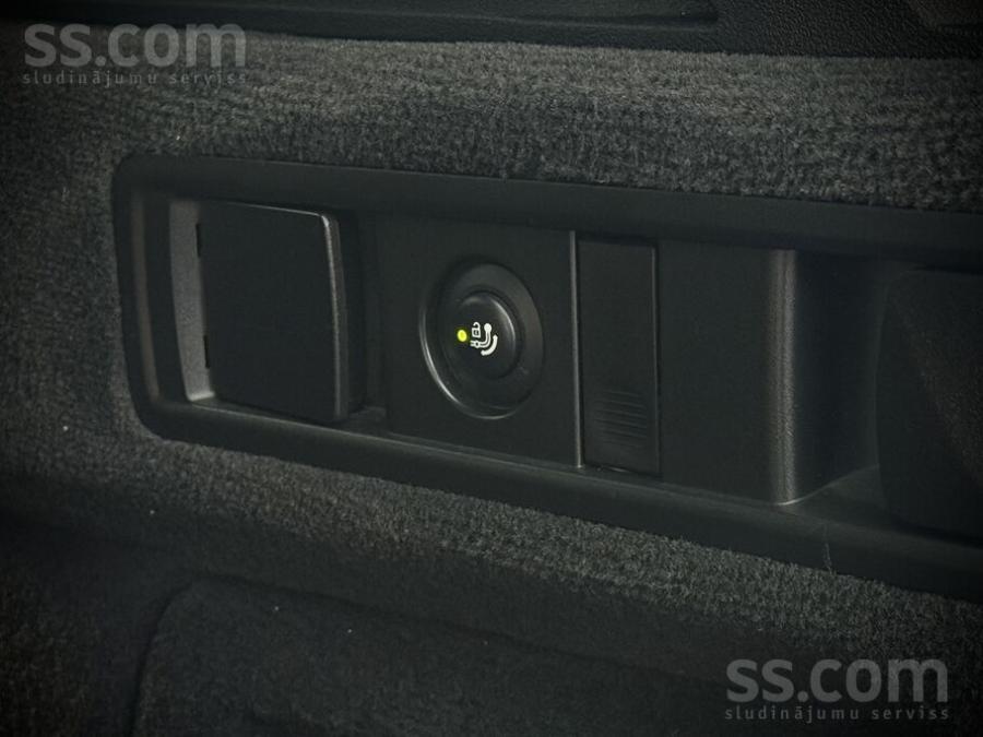 Grey BMW X5 2018 in Tukums, with an engine capacity of 3.00 L and mileage of 199 thousand km for 38999 €, photo 32 on AUTOMOTO.COM.LV