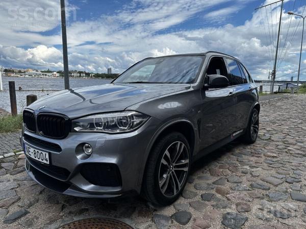Grey BMW X5 2018 in Riga, with an engine capacity of 3.00 L and mileage of 112 thousand km for 27700 €, photo 1 on AUTOMOTO.COM.LV