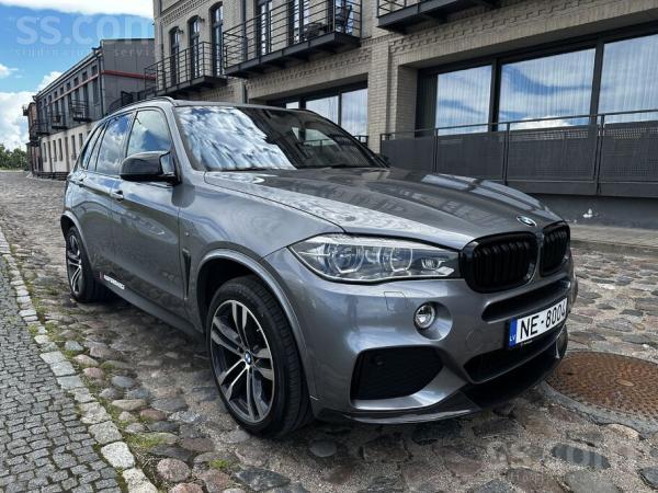 Grey BMW X5 2018 in Riga, with an engine capacity of 3.00 L and mileage of 112 thousand km for 27700 €, photo 3 on AUTOMOTO.COM.LV