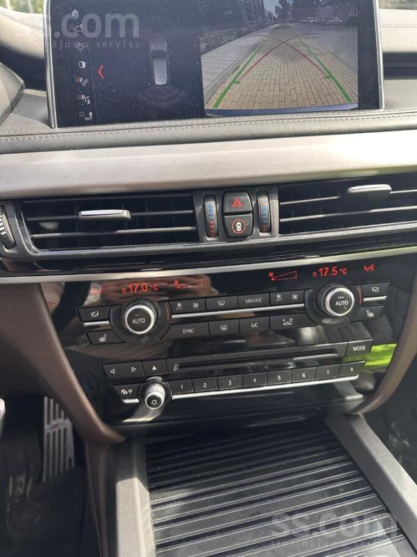 Grey BMW X5 2018 in Riga, with an engine capacity of 3.00 L and mileage of 112 thousand km for 27700 €, photo 8 on AUTOMOTO.COM.LV