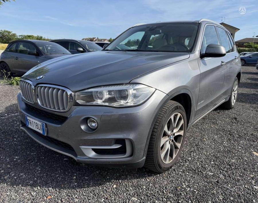 Grey BMW X5 2018 in Siauliai, with an engine capacity of 2.00 L and mileage of 237 thousand km for 16900 €, photo 1 on AUTOMOTO.COM.LV