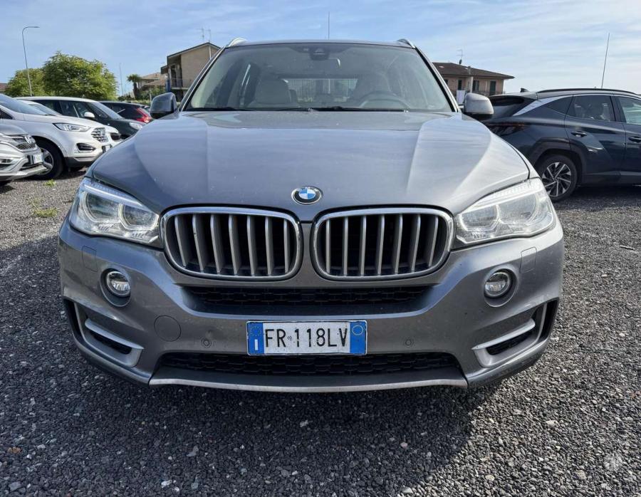 Grey BMW X5 2018 in Siauliai, with an engine capacity of 2.00 L and mileage of 237 thousand km for 16900 €, photo 3 on AUTOMOTO.COM.LV