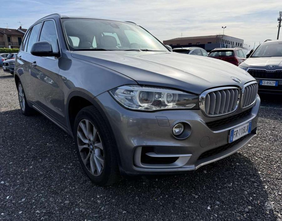 Grey BMW X5 2018 in Siauliai, with an engine capacity of 2.00 L and mileage of 237 thousand km for 16900 €, photo 4 on AUTOMOTO.COM.LV