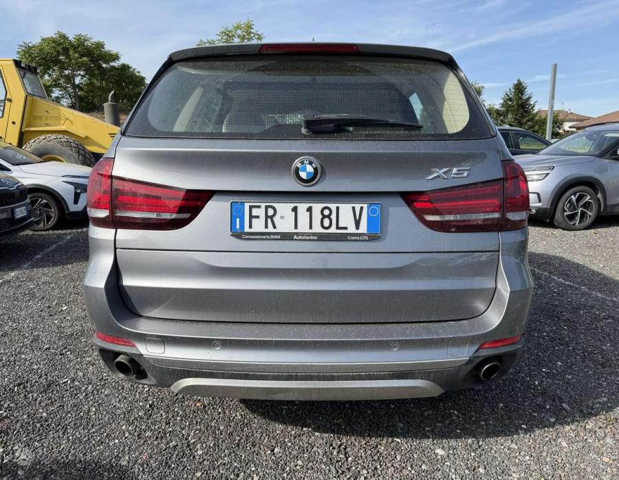 Grey BMW X5 2018 in Siauliai, with an engine capacity of 2.00 L and mileage of 237 thousand km for 16900 €, photo 6 on AUTOMOTO.COM.LV