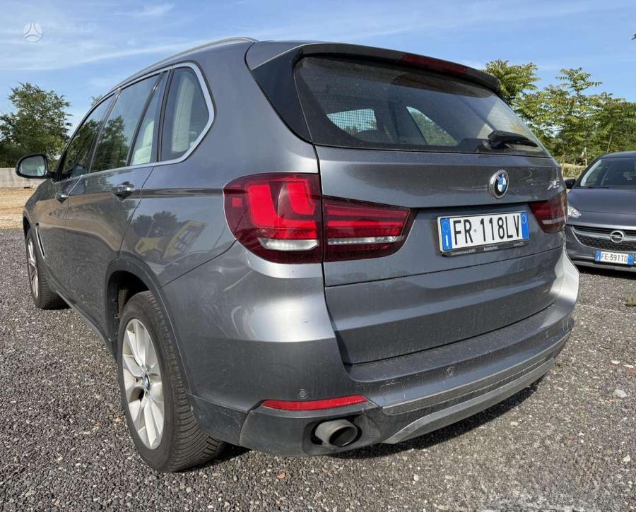 Grey BMW X5 2018 in Siauliai, with an engine capacity of 2.00 L and mileage of 237 thousand km for 16900 €, photo 7 on AUTOMOTO.COM.LV
