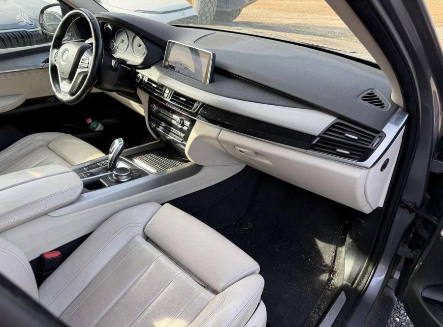 Grey BMW X5 2018 in Siauliai, with an engine capacity of 2.00 L and mileage of 237 thousand km for 16900 €, photo 8 on AUTOMOTO.COM.LV