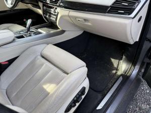 Grey BMW X5 2018 in Siauliai, with an engine capacity of 2.00 L and mileage of 237 thousand km for 16900 €, photo 9 on AUTOMOTO.COM.LV