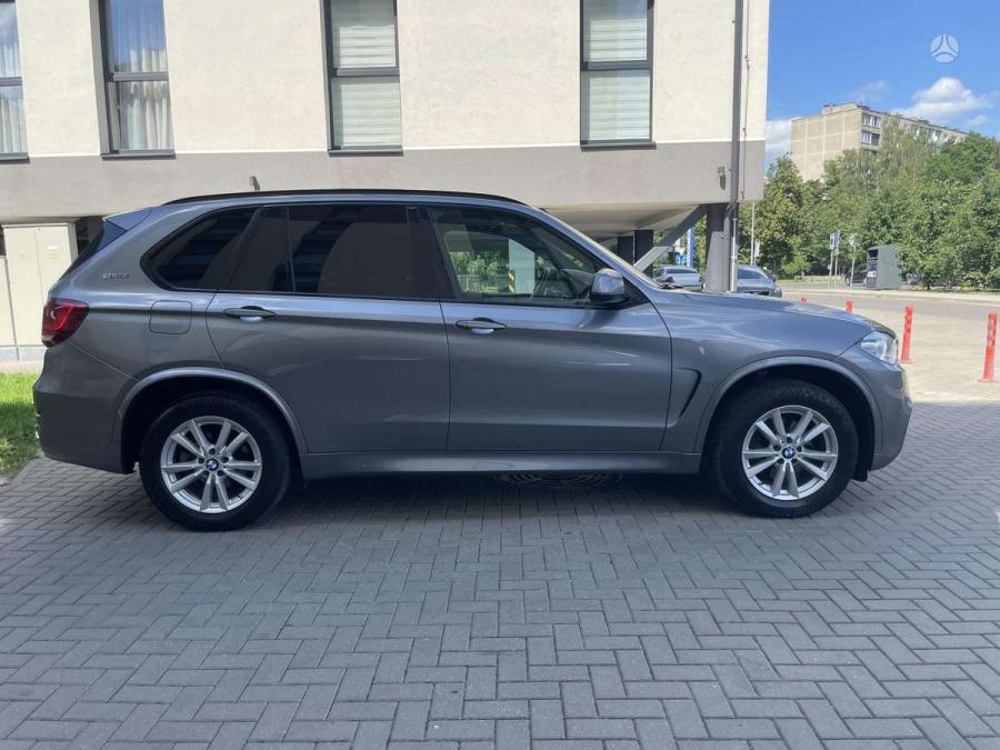 Grey BMW X5 2018 in Kaunas, with an engine capacity of 2.00 L and mileage of 149 thousand km for 18500 €, photo 4 on AUTOMOTO.COM.LV