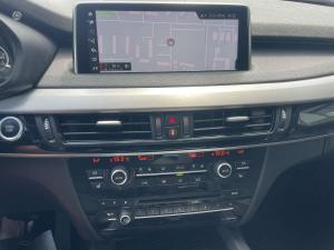 Grey BMW X5 2018 in Kaunas, with an engine capacity of 2.00 L and mileage of 149 thousand km for 18500 €, photo 12 on AUTOMOTO.COM.LV