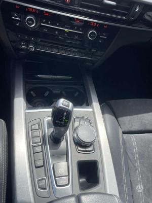 Grey BMW X5 2018 in Kaunas, with an engine capacity of 2.00 L and mileage of 149 thousand km for 18500 €, photo 13 on AUTOMOTO.COM.LV