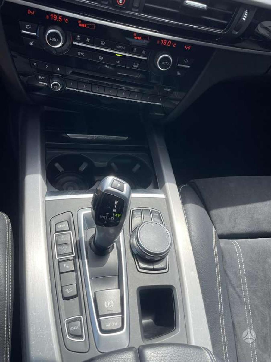 Grey BMW X5 2018 in Kaunas, with an engine capacity of 2.00 L and mileage of 149 thousand km for 18500 €, photo 13 on AUTOMOTO.COM.LV