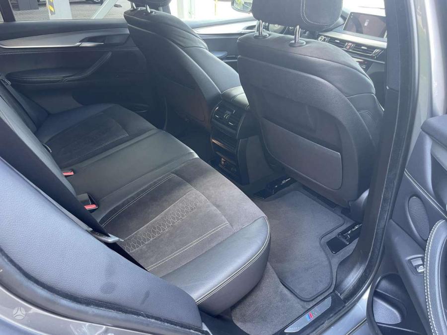 Grey BMW X5 2018 in Kaunas, with an engine capacity of 2.00 L and mileage of 149 thousand km for 18500 €, photo 17 on AUTOMOTO.COM.LV