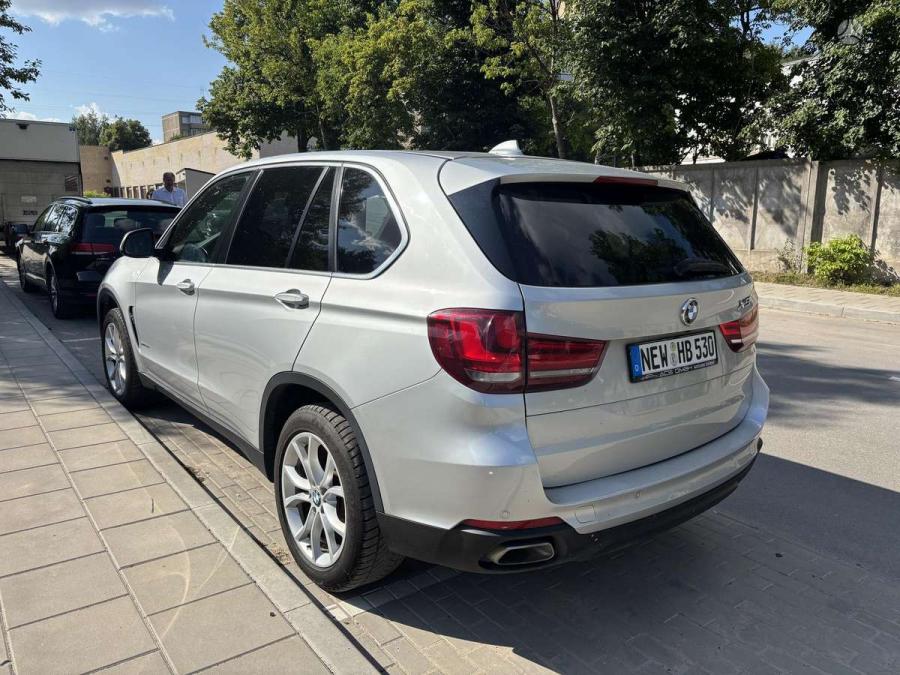 Grey BMW X5 2018 in Vilnius, with an engine capacity of 2.99 L and mileage of 320 thousand km for 17200 €, photo 5 on AUTOMOTO.COM.LV
