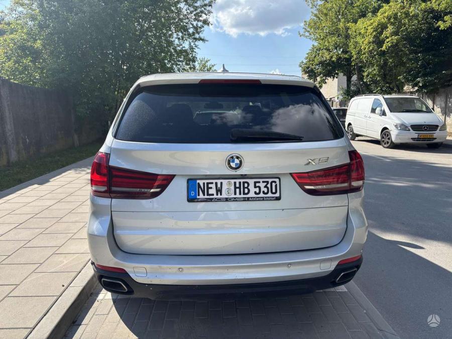 Grey BMW X5 2018 in Vilnius, with an engine capacity of 2.99 L and mileage of 320 thousand km for 17200 €, photo 6 on AUTOMOTO.COM.LV