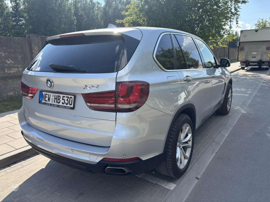 Grey BMW X5 2018 in Vilnius, with an engine capacity of 2.99 L and mileage of 320 thousand km for 17200 €, photo 7 on AUTOMOTO.COM.LV