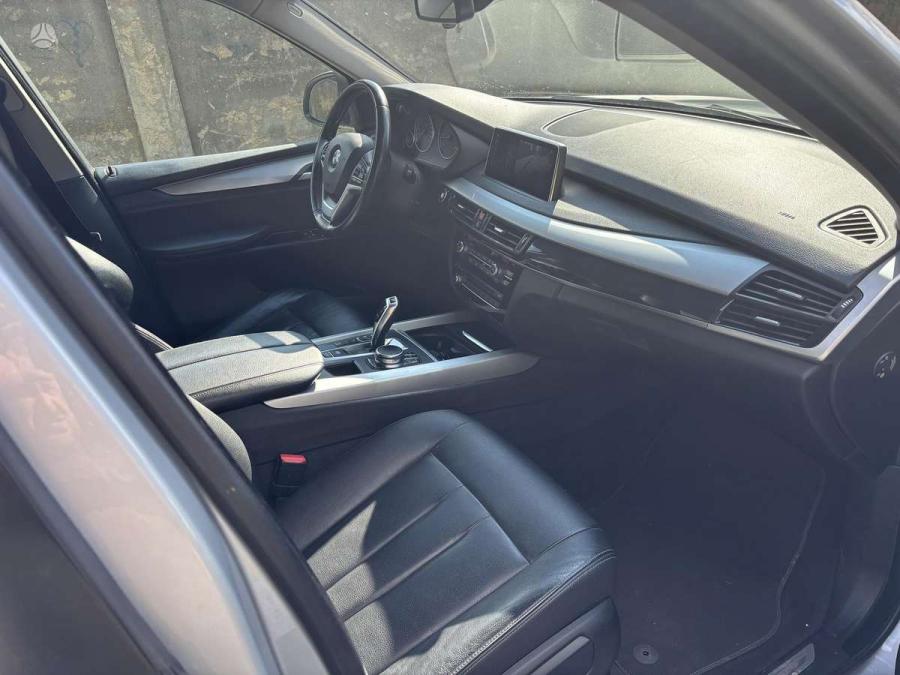 Grey BMW X5 2018 in Vilnius, with an engine capacity of 2.99 L and mileage of 320 thousand km for 17200 €, photo 10 on AUTOMOTO.COM.LV