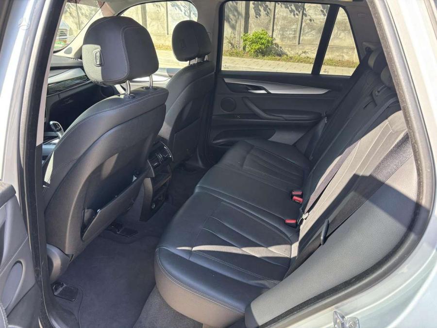 Grey BMW X5 2018 in Vilnius, with an engine capacity of 2.99 L and mileage of 320 thousand km for 17200 €, photo 11 on AUTOMOTO.COM.LV