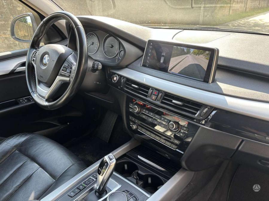 Grey BMW X5 2018 in Vilnius, with an engine capacity of 2.99 L and mileage of 320 thousand km for 17200 €, photo 13 on AUTOMOTO.COM.LV