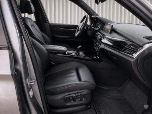 Grey BMW X5 2018 in Tukums, with an engine capacity of 2.99 L and mileage of 192 thousand km for 27777 €, photo 4 on AUTOMOTO.COM.LV