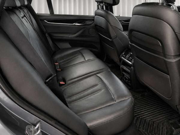 Grey BMW X5 2018 in Tukums, with an engine capacity of 2.99 L and mileage of 192 thousand km for 27777 €, photo 5 on AUTOMOTO.COM.LV