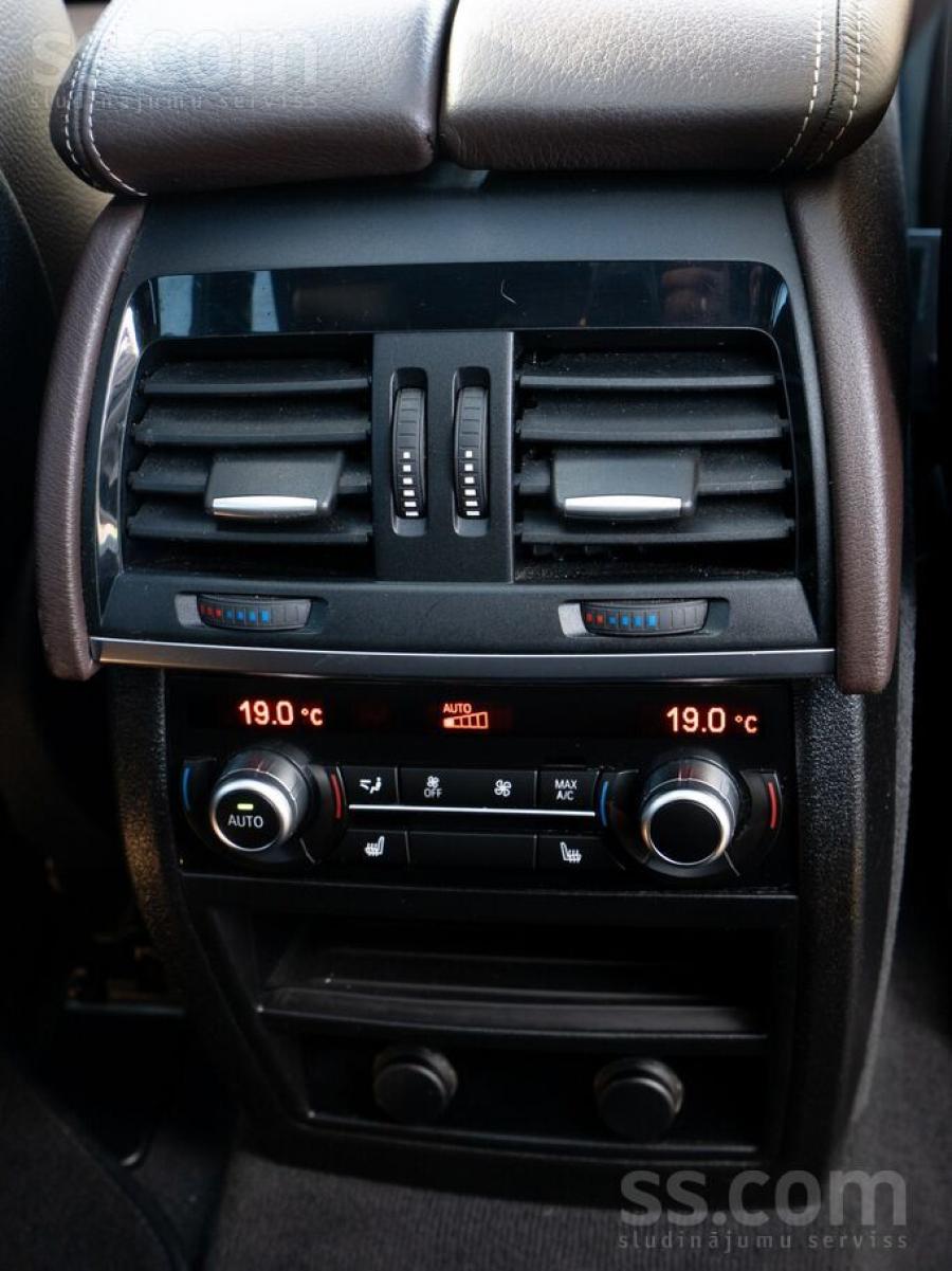 Pelēks BMW X5 2018 Daugavpils, ar dzinēja tilpumu 3.00 L un nobraukumu 97 tūkst. km par 30000 €, foto 19 vietnē AUTOMOTO.COM.LV