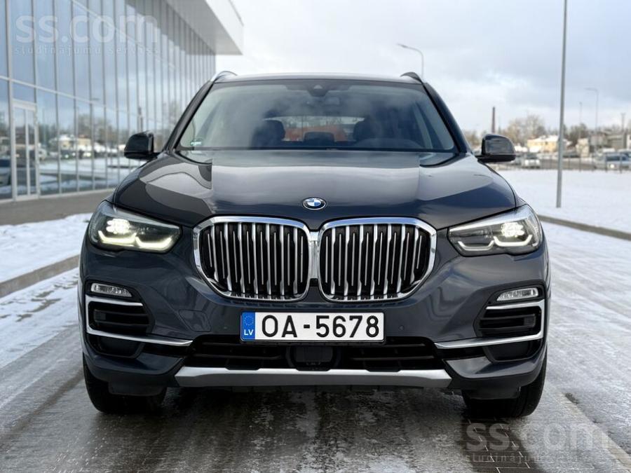 Grey BMW X5 2019 in Rezekne, with an engine capacity of 2.00 L and mileage of 184 thousand km for 35990 €, photo 1 on AUTOMOTO.COM.LV