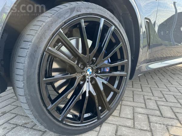 Grey BMW X5 2019 in Valmiera, with an engine capacity of 3.00 L and mileage of 160 thousand km for 47100 €, photo 6 on AUTOMOTO.COM.LV