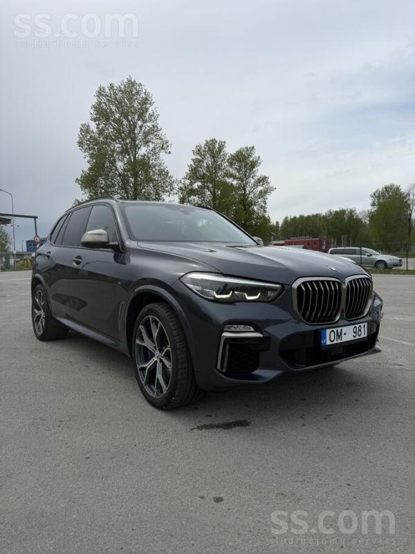 Grey BMW X5 2019 in Riga, with an engine capacity of 3.00 L and mileage of 0 thousand km for 35500 €, photo 2 on AUTOMOTO.COM.LV