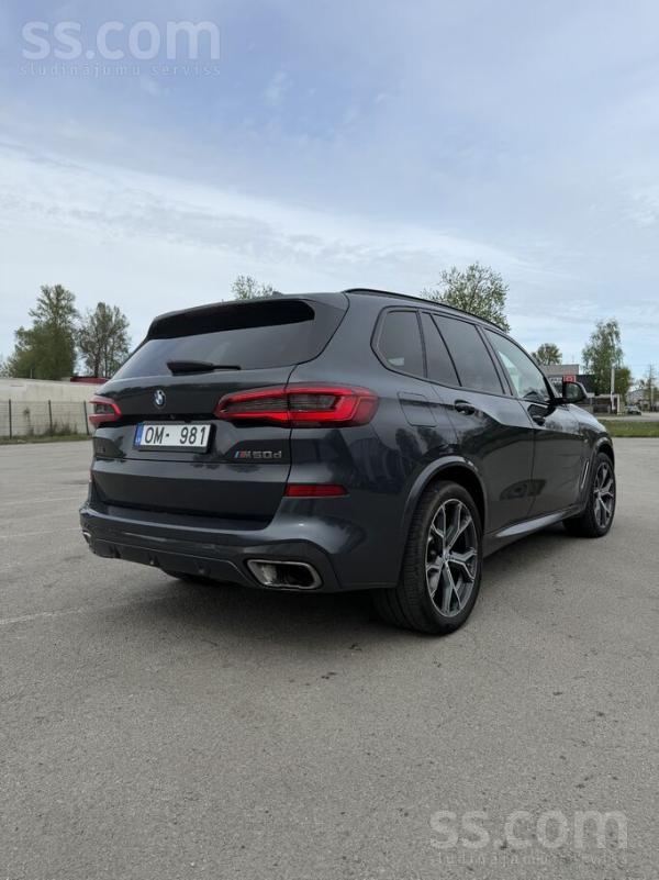 Grey BMW X5 2019 in Riga, with an engine capacity of 3.00 L and mileage of 0 thousand km for 35500 €, photo 3 on AUTOMOTO.COM.LV