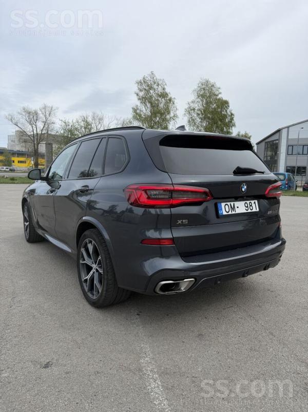 Grey BMW X5 2019 in Riga, with an engine capacity of 3.00 L and mileage of 0 thousand km for 35500 €, photo 4 on AUTOMOTO.COM.LV