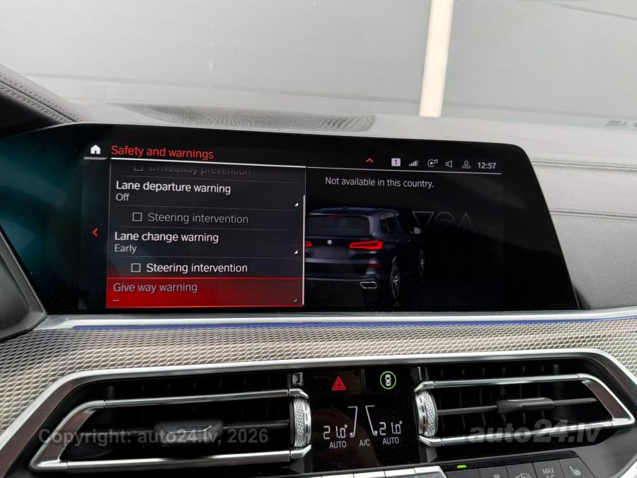 Pelēks BMW X5 2019 Tallina, ar dzinēja tilpumu 3.00 L un nobraukumu 165 tūkst. km par 44990 €, foto 24 vietnē AUTOMOTO.COM.LV