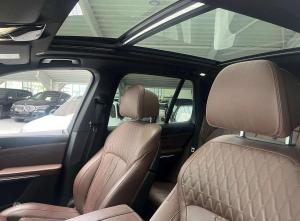 Grey BMW X5 2019 in Utena, with an engine capacity of 2.99 L and mileage of 194 thousand km for 35900 €, photo 12 on AUTOMOTO.COM.LV