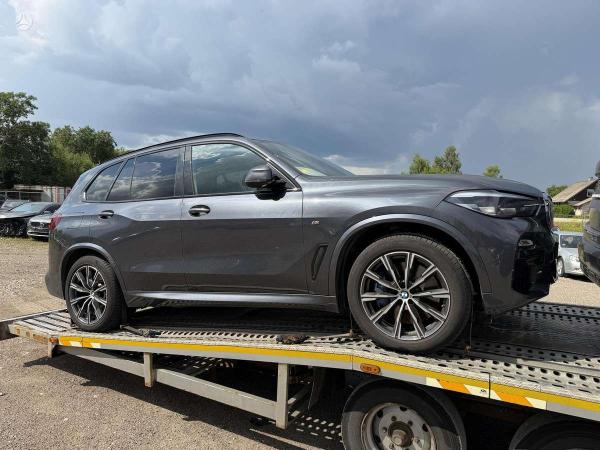 Grey BMW X5 2019 in Utena, with an engine capacity of 2.99 L and mileage of 195 thousand km for 35950 €, photo 1 on AUTOMOTO.COM.LV