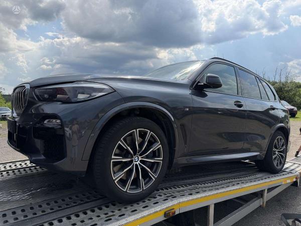 Grey BMW X5 2019 in Utena, with an engine capacity of 2.99 L and mileage of 195 thousand km for 35950 €, photo 3 on AUTOMOTO.COM.LV