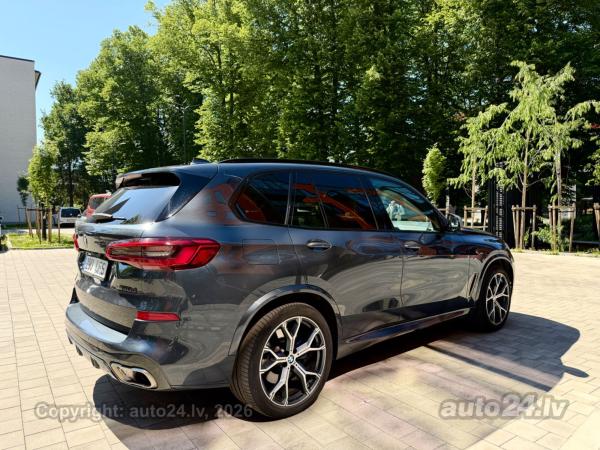 Pelēks BMW X5 2019 Tallina, ar dzinēja tilpumu 3.00 L un nobraukumu 135 tūkst. km par 47500 €, foto 1 vietnē AUTOMOTO.COM.LV