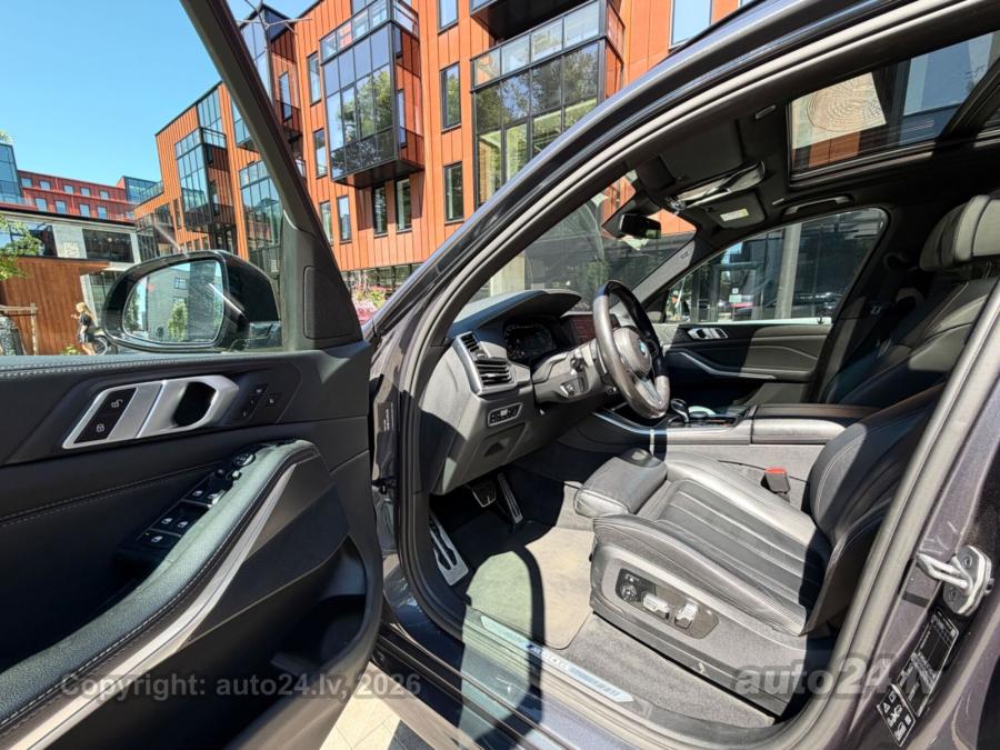 Pelēks BMW X5 2019 Tallina, ar dzinēja tilpumu 3.00 L un nobraukumu 135 tūkst. km par 47500 €, foto 12 vietnē AUTOMOTO.COM.LV