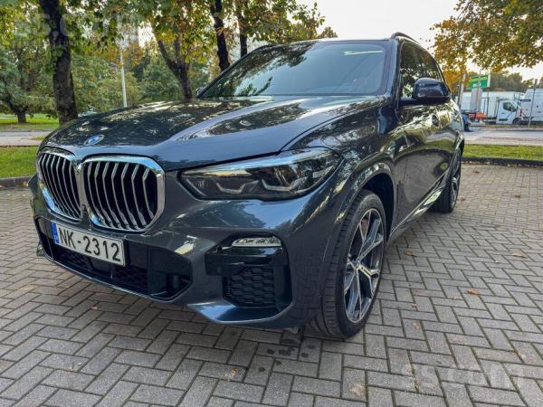 BMW X5 2019 in Riga on AUTOMOTO.COM.LV Grey BMW X5 2019 in Riga, with an engine capacity of 3.00 L and mileage of 140 thousand km for 41500 €, photo 3 on AUTOMOTO.COM.LV