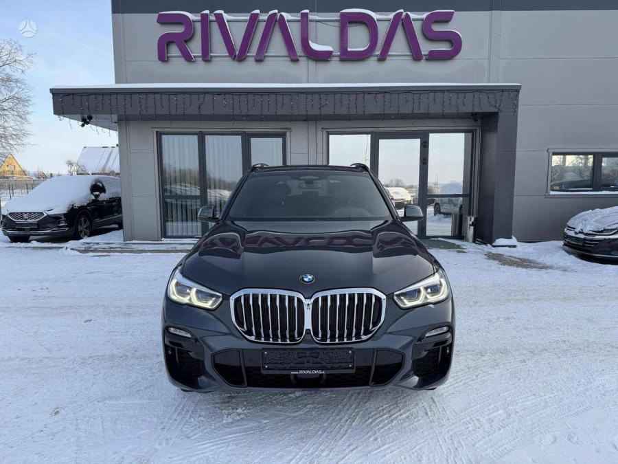 Grey BMW X5 2020 in Siauliai, with an engine capacity of 3.00 L and mileage of 174 thousand km for 44986 €, photo 1 on AUTOMOTO.COM.LV