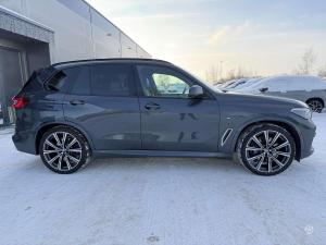 Grey BMW X5 2020 in Siauliai, with an engine capacity of 3.00 L and mileage of 174 thousand km for 44986 €, photo 3 on AUTOMOTO.COM.LV