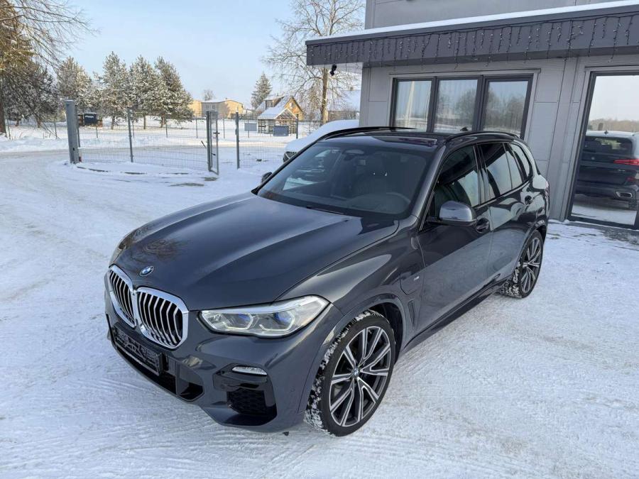 Grey BMW X5 2020 in Siauliai, with an engine capacity of 3.00 L and mileage of 174 thousand km for 44986 €, photo 6 on AUTOMOTO.COM.LV