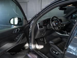 Pelēks BMW X5 2020 Tallina, ar dzinēja tilpumu 3.00 L un nobraukumu 132 tūkst. km par 46900 €, foto 5 vietnē AUTOMOTO.COM.LV