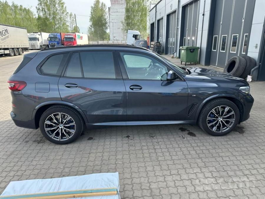Pelēks BMW X5 2020 Rīga, ar dzinēja tilpumu 3.00 L un nobraukumu 124 tūkst. km par 42900 €, foto 4 vietnē AUTOMOTO.COM.LV