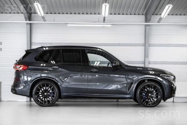Grey BMW X5 2020 in Tukums, with an engine capacity of 3.00 L and mileage of 0 thousand km for 48800 €, photo 4 on AUTOMOTO.COM.LV
