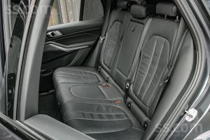 Pelēks BMW X5 2020 Rīga, ar dzinēja tilpumu 3.00 L un nobraukumu 180 tūkst. km par 42777 €, foto 18 vietnē AUTOMOTO.COM.LV