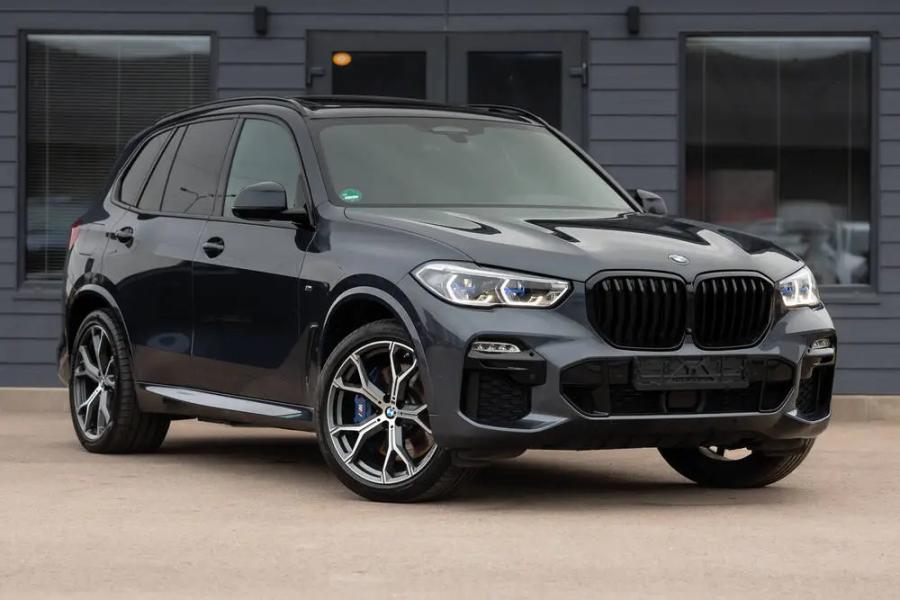 Grey BMW X5 2020 in Jelgava, with an engine capacity of 3.00 L and mileage of 130 thousand km for 52850 €, photo 1 on AUTOMOTO.COM.LV