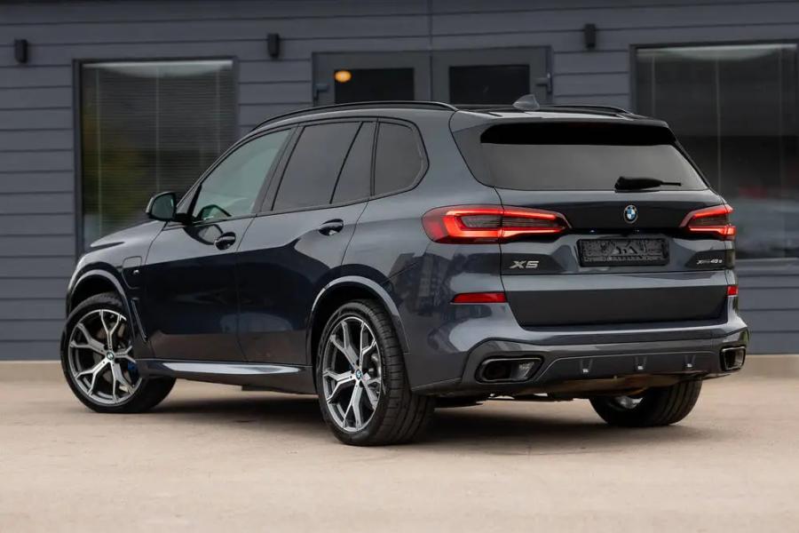 Grey BMW X5 2020 in Jelgava, with an engine capacity of 3.00 L and mileage of 130 thousand km for 52850 €, photo 3 on AUTOMOTO.COM.LV