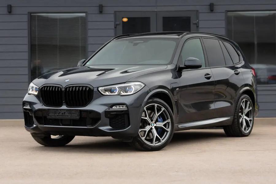 Grey BMW X5 2020 in Jelgava, with an engine capacity of 3.00 L and mileage of 130 thousand km for 52850 €, photo 4 on AUTOMOTO.COM.LV
