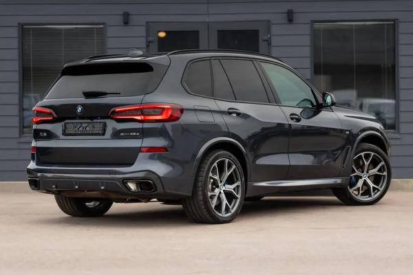 Pelēks BMW X5 2020 Jelgava, ar dzinēja tilpumu 3.00 L un nobraukumu 130 tūkst. km par 52850 €, foto 4 vietnē AUTOMOTO.COM.LV