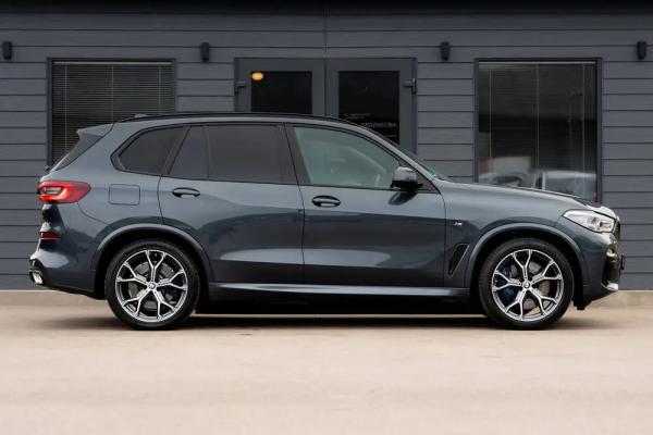 Pelēks BMW X5 2020 Jelgava, ar dzinēja tilpumu 3.00 L un nobraukumu 130 tūkst. km par 52850 €, foto 6 vietnē AUTOMOTO.COM.LV