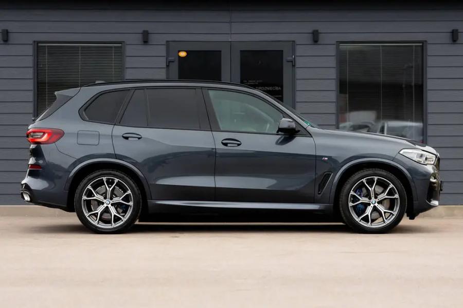 Grey BMW X5 2020 in Jelgava, with an engine capacity of 3.00 L and mileage of 130 thousand km for 52850 €, photo 7 on AUTOMOTO.COM.LV